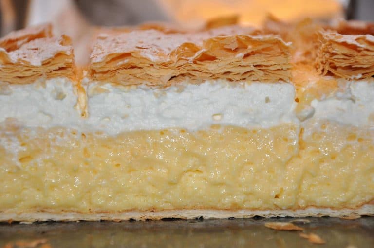 Custard cake with egg, fluffiest vanilla cream cakes from Bled ...